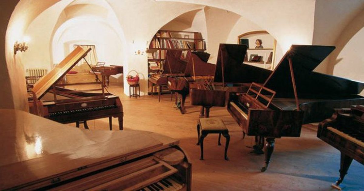 ANTIQUE PIANO MUSEUM OF ALA, A PRECIOUS DISCOVERY FOR MUSIC LOVERS AND MORE